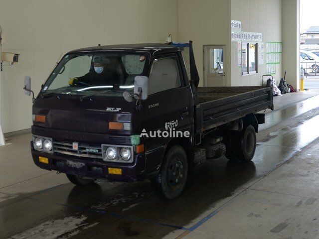 Isuzu ELF kamion s ravnom platformom < 3.5t