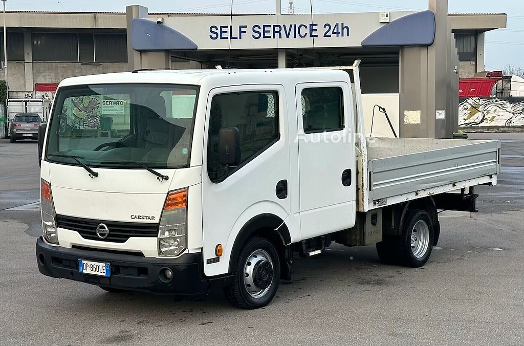 Nissan Cabstar 7 posti 3.0 kamion s ravnom platformom < 3.5t