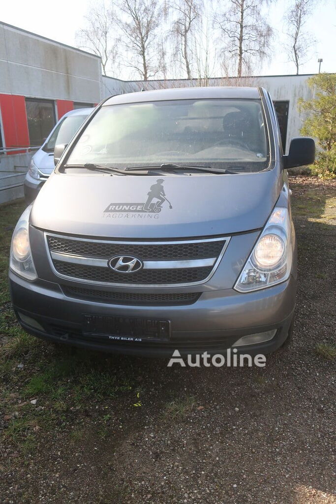 Prodaje se Hyundai H1 2.5 CRDI minibus furgon na aukciji