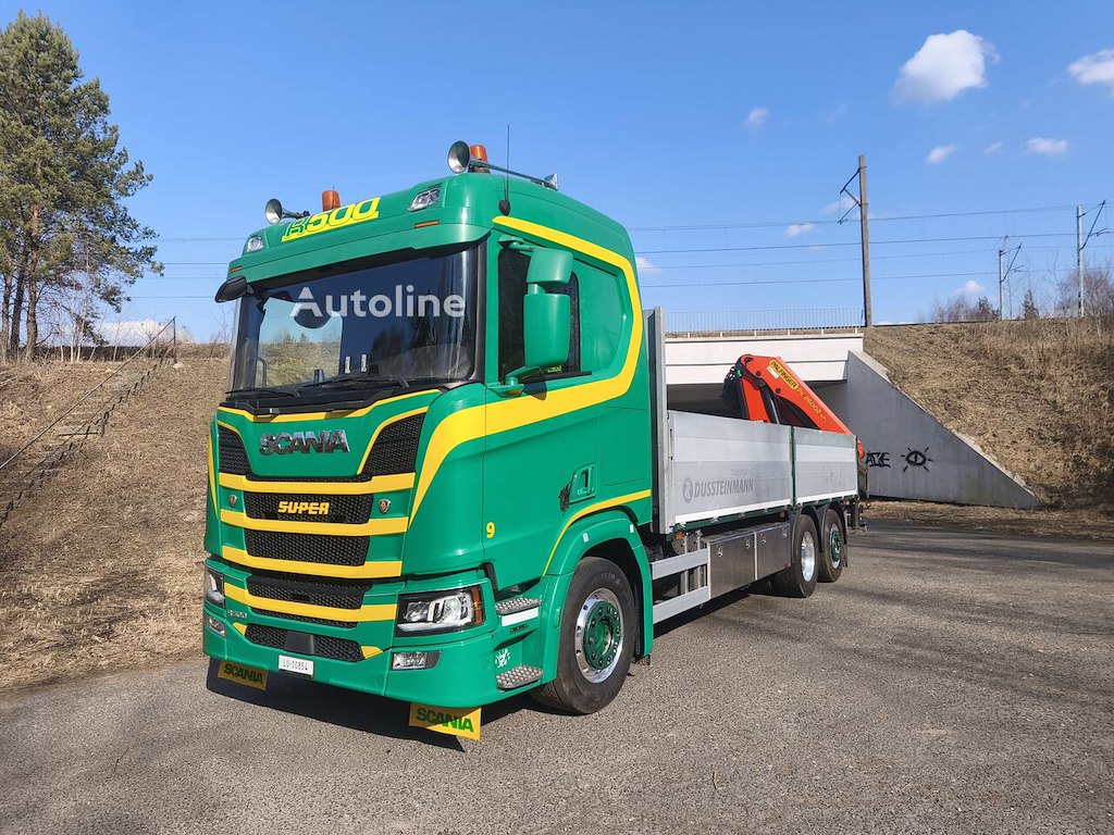 Scania R500 kamion s ravnom platformom