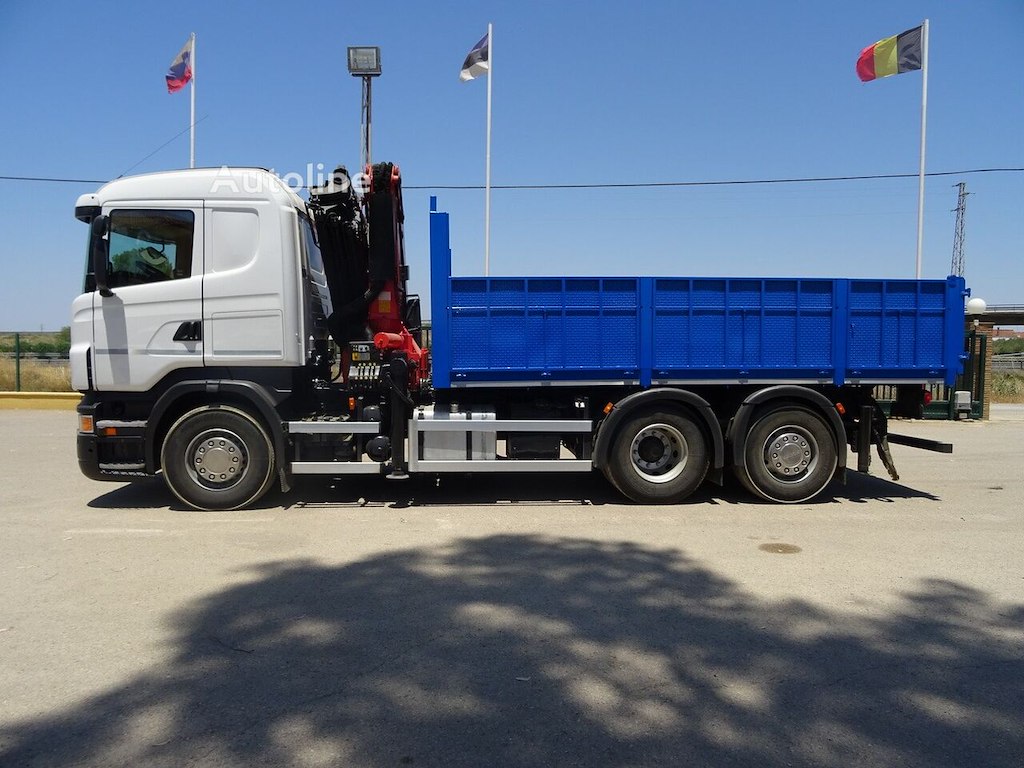 Scania R 500 kamion s ravnom platformom