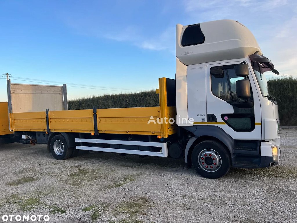 Volvo FL 280 kamion s ravnom platformom + prikolica sa ravnom platformom