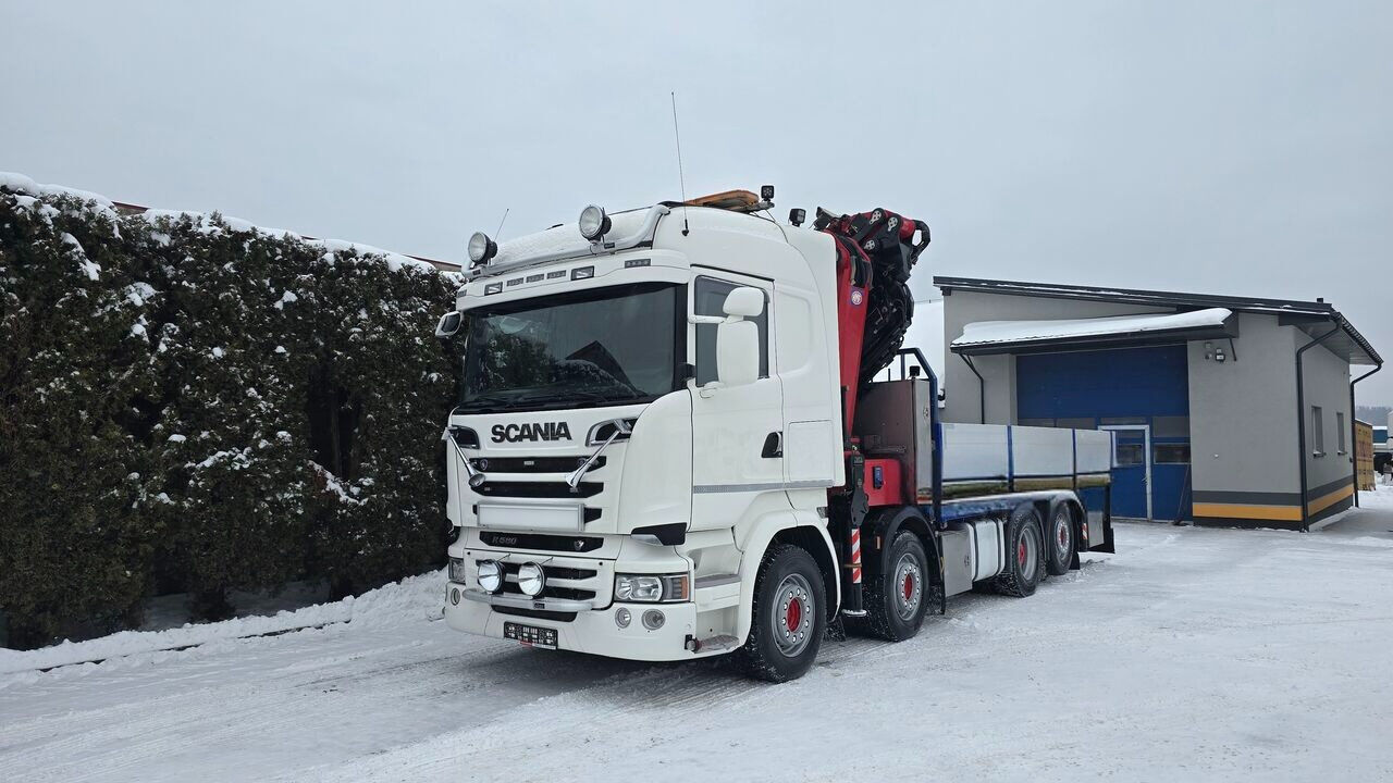 Scania R580 V8 8x2 + Crane HMF 8520 K6+K6 kamion s ravnom platformom