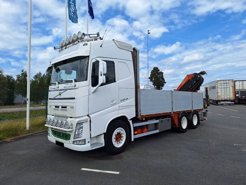 Volvo FH 540 - Flatbed truck + Crane kamion s ravnom platformom