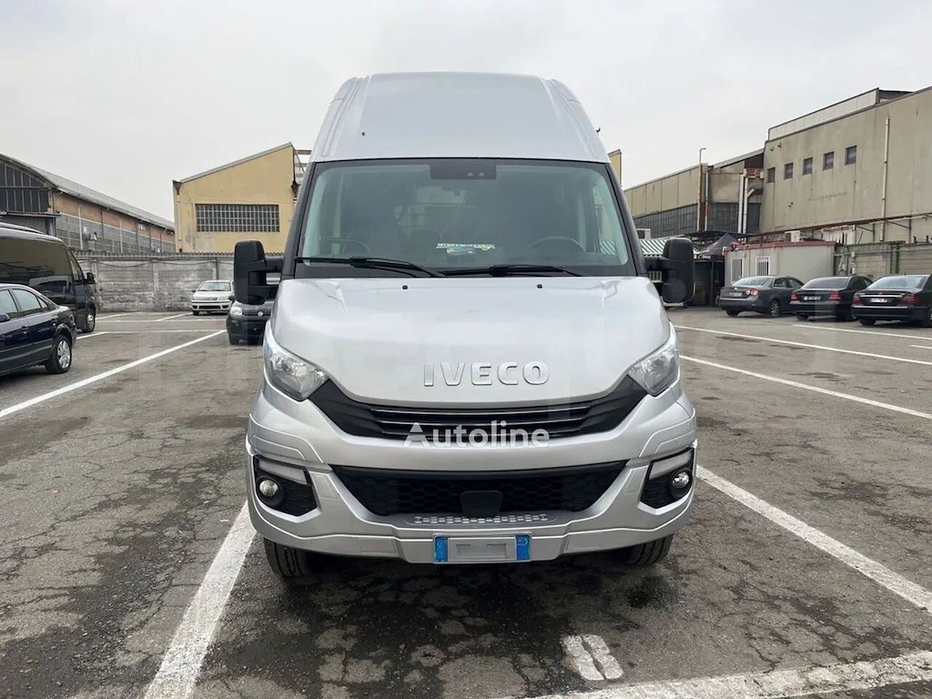 Prodaje se IVECO Daily putnički minibus na aukciji