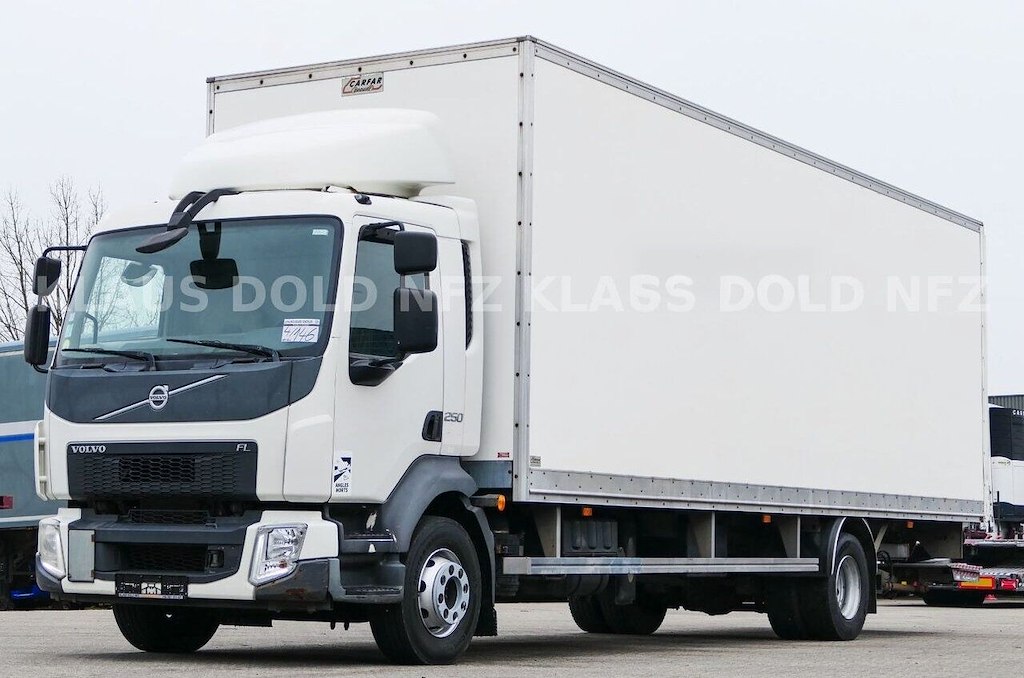 Volvo box truck+tail lift kamion furgon
