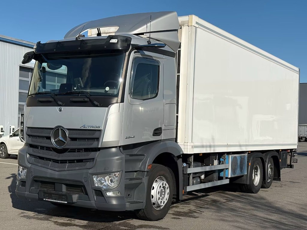 Mercedes-Benz Actros 2546 / 6x2 / tail lift kamion hladnjača