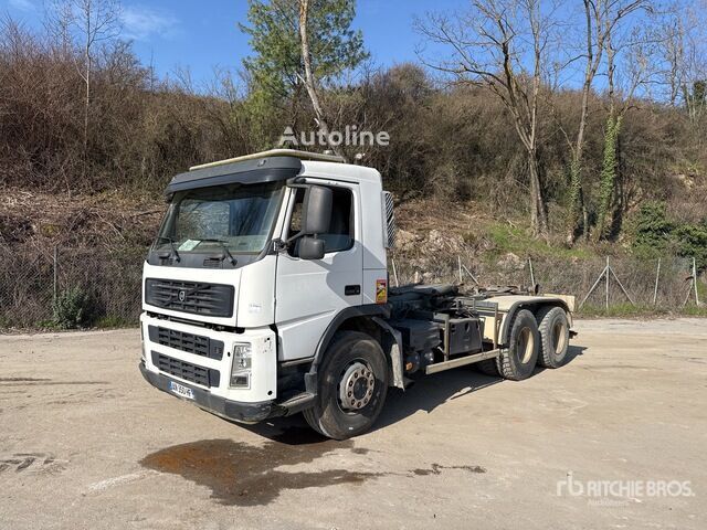 Prodaje se Volvo FM6442B rol kiper sa kukom na aukciji
