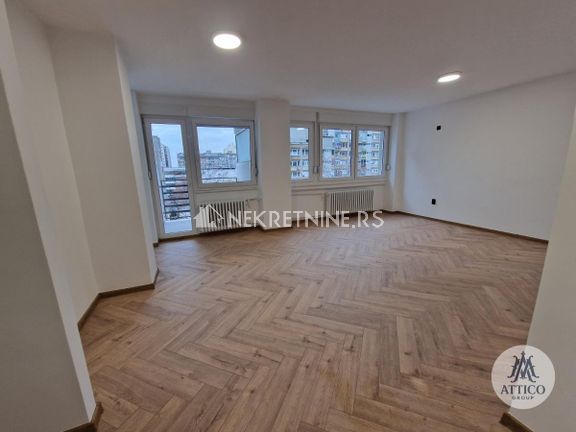 Prodaja stana / poslovnog prostora – Bulevar Oslobođenja, 73m²