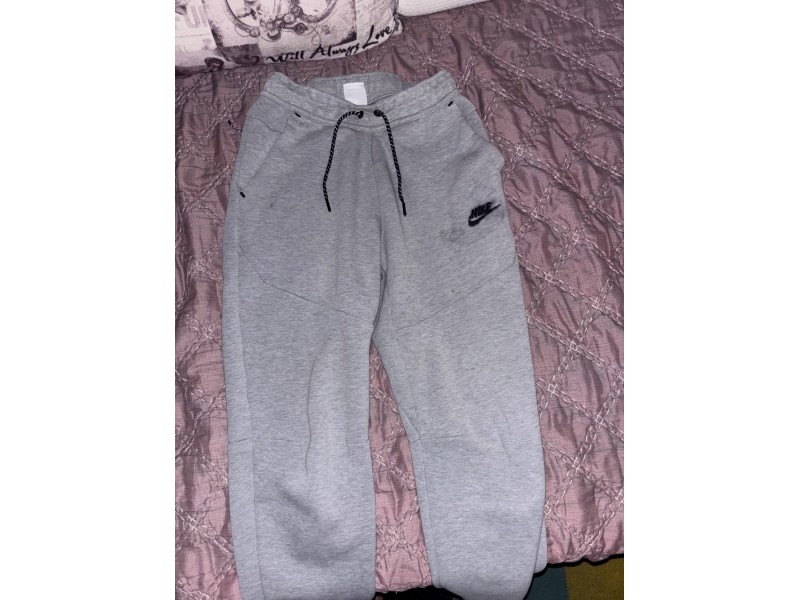 Tech fleece donji deo