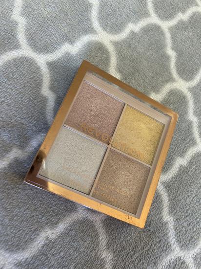 Revolution Feathered Lights Cheek Glow Paleta