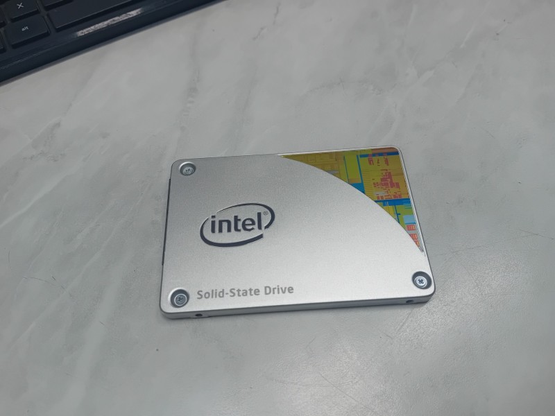 ssd 180 gb sata III intel 530 series ispravan i testir