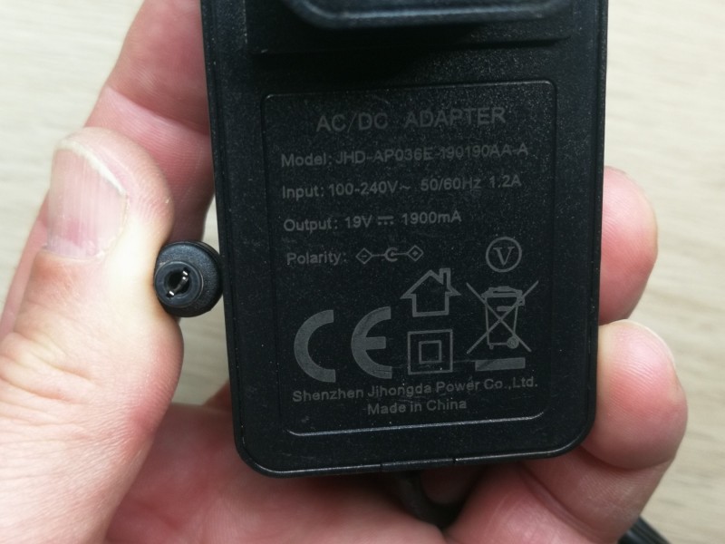 Adapter 19V --- 1900mA