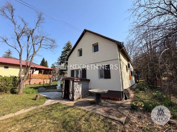 Prodaja kuće – Stari Ledinci-plac 836m²
