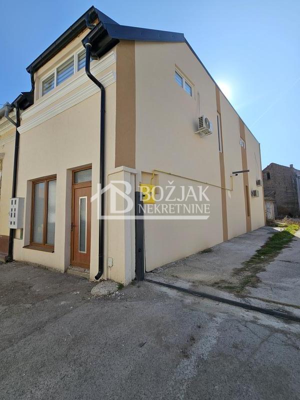 Stambena zgrada sa tri stana, centar ID#2593
235.000 €