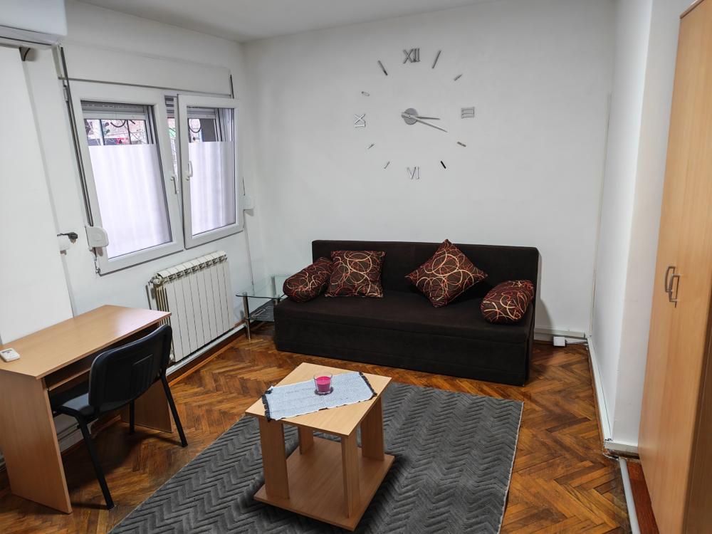 Sarajevska,dvosoban renoviran,useljiv ID#19131
500 €