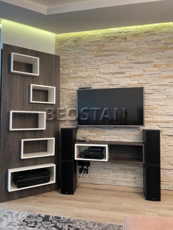 Novi Beograd - Yubc #66573
1.050 €