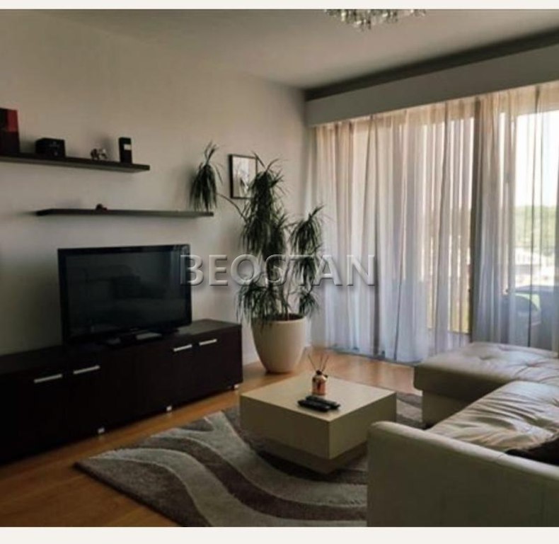Novi Beograd - West 65 #66577
1.000 €