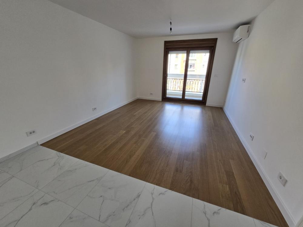 Ustanička,novogradnja,prazan,sa garažom ID#19123
600 €