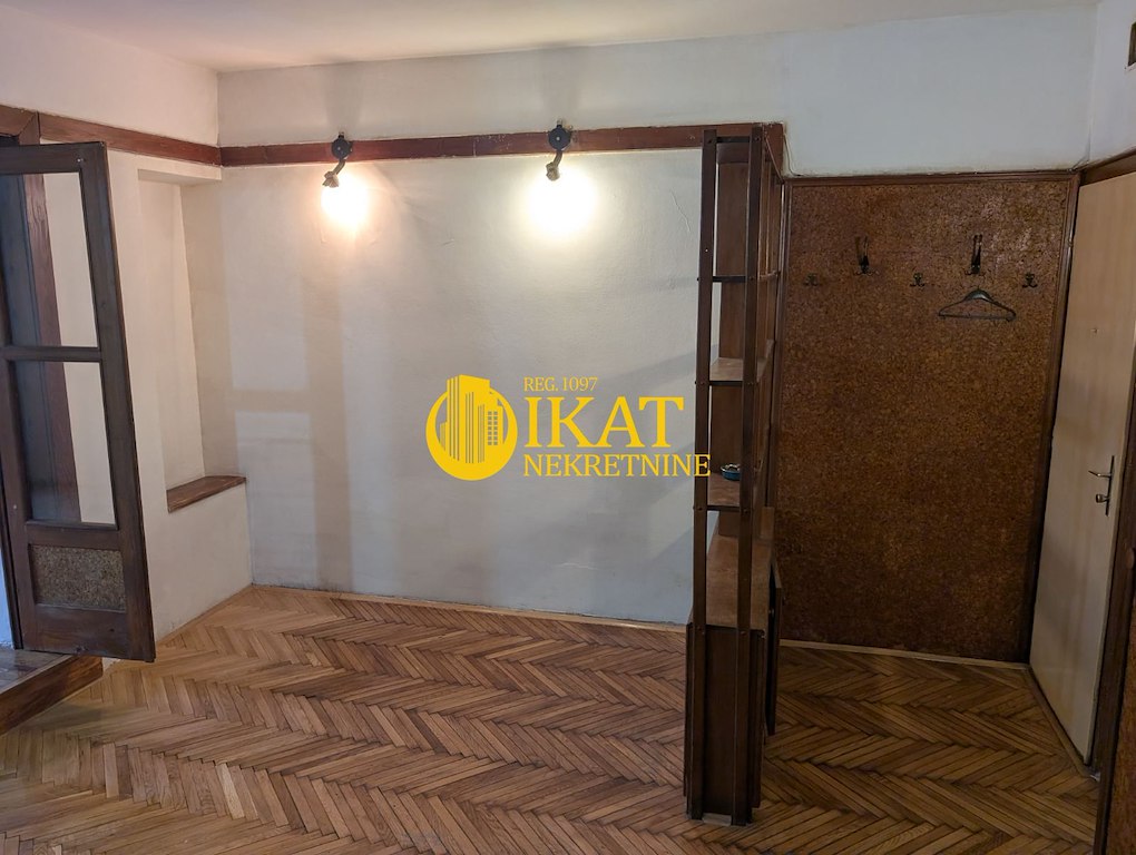 Gornji Dorćol 52m2, veliki potencijal za više namena ID#13636
290.000 €