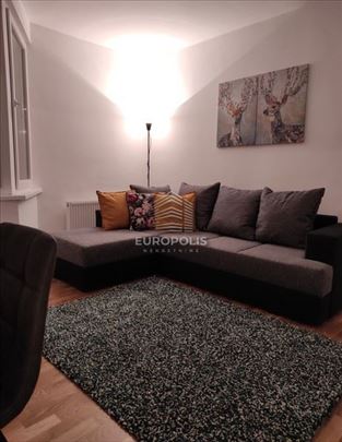 Renoviran trosoban stan 75 m² kod SC Olimp