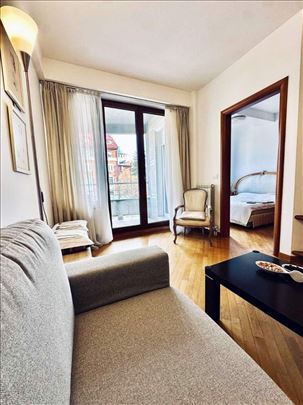 Vračar, Hram Sv. Save, dvosoban, namešten, garaža