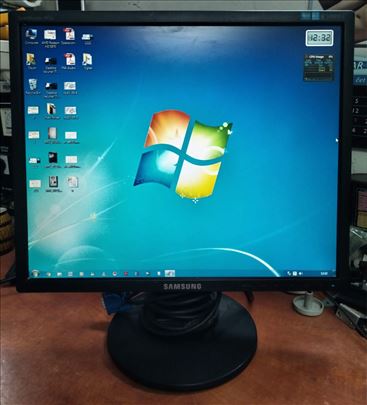 Monitor (91) Samsung 943N