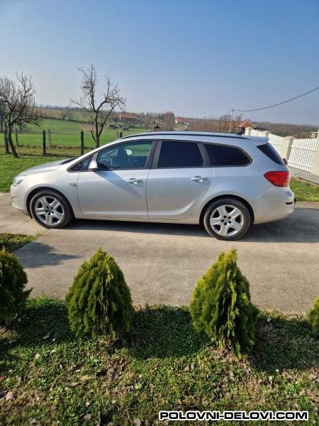 Opel Astra J Karoserija