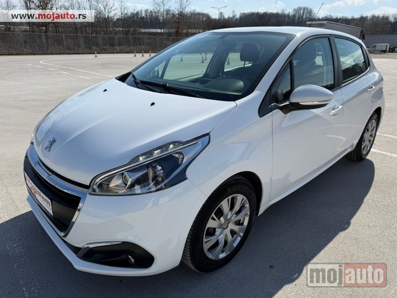 Peugeot 208 1.2 KREDITI NA LICU MESTA