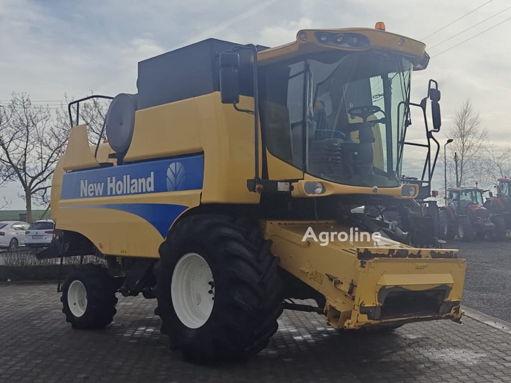 New Holland CSX 7040 kombajn za žito
