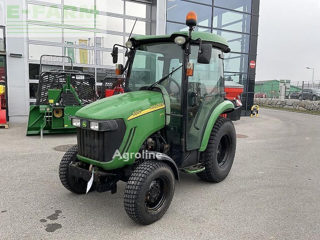 John Deere 3320 traktor točkaš