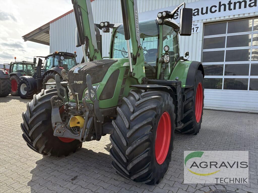 Fendt 724 Vario S4 traktor točkaš