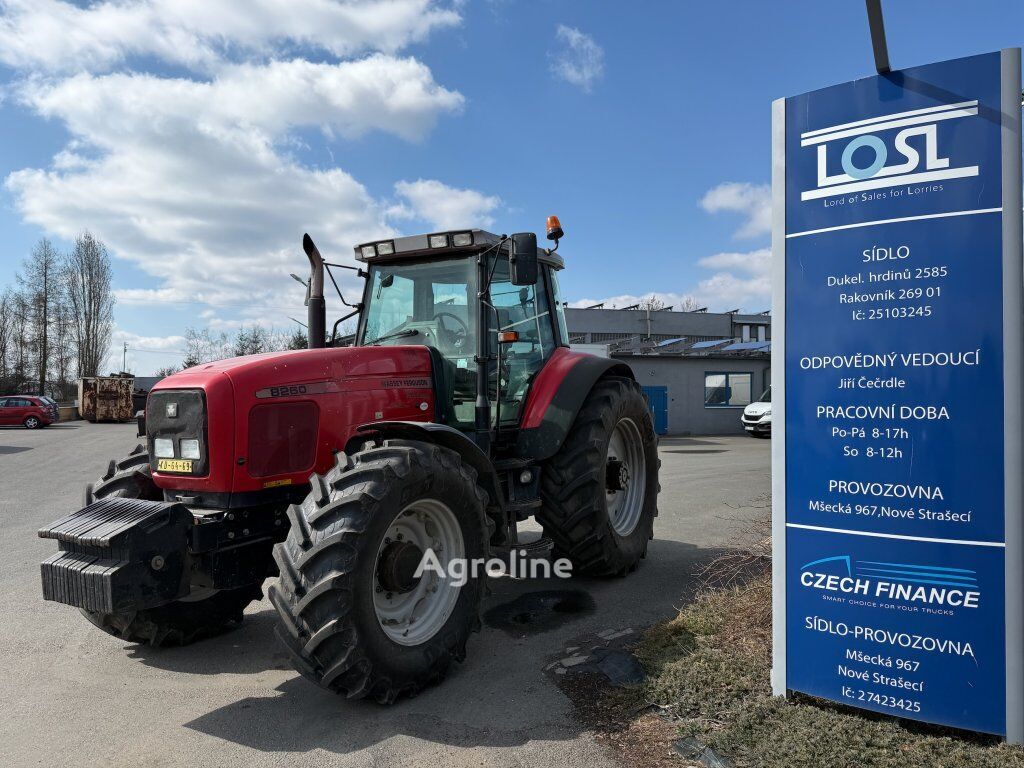 Massey Ferguson MF8260 traktor točkaš