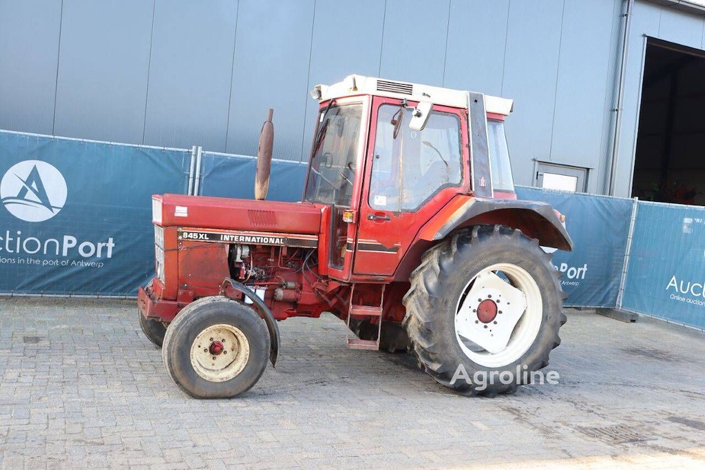 Prodaje se International 845 XL traktor točkaš na aukciji