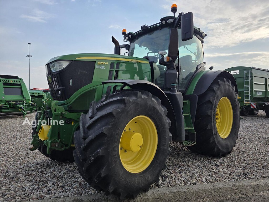John Deere 6250R traktor točkaš