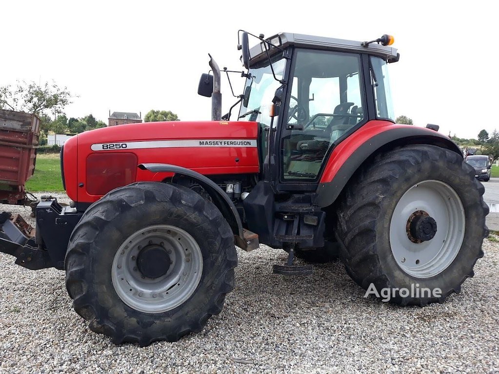 Massey Ferguson 8250 traktor točkaš