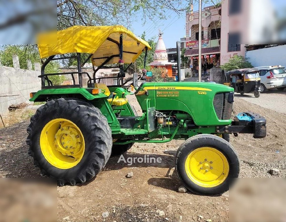 Novi John Deere 5210 traktor točkaš