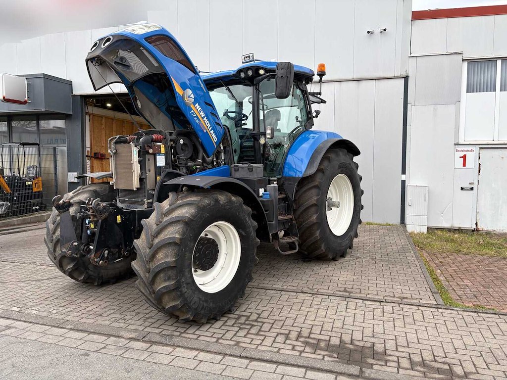 Prodaje se New Holland T7.230 traktor točkaš na aukciji
