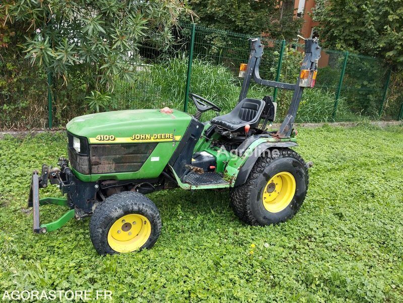 Prodaje se John Deere 4100 mini traktor na aukciji