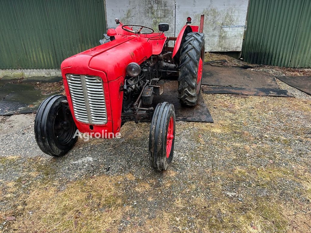 Prodaje se Massey Ferguson 35 mini traktor na aukciji