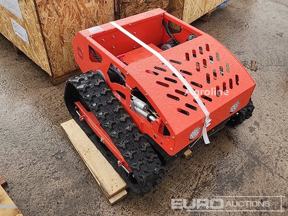 Prodaje se Tracked Remote Control Lawnmower (Remote Control in Office) traktor kosilica na aukciji