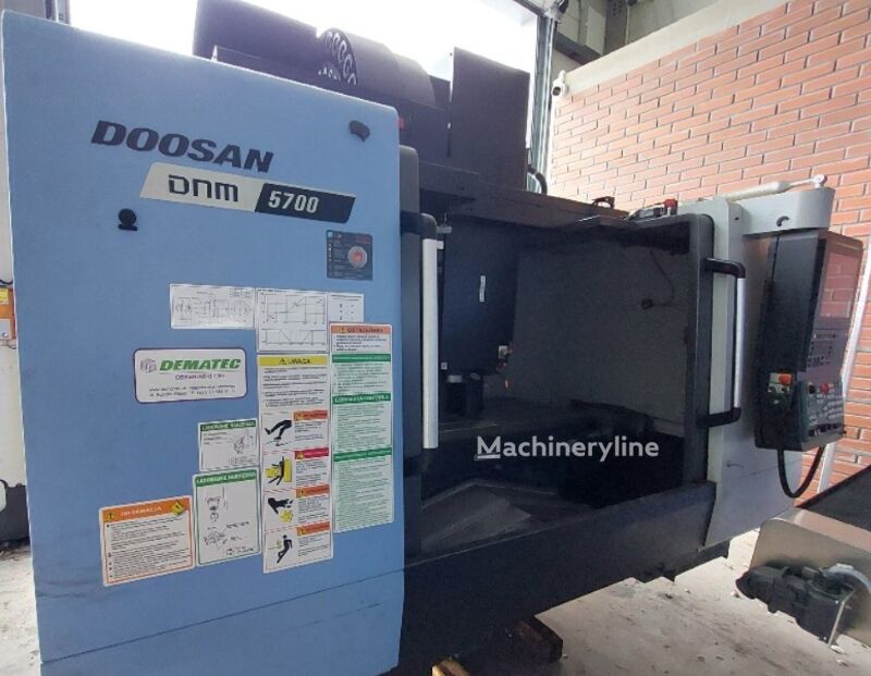 Doosan DNM 5700 obradni centar