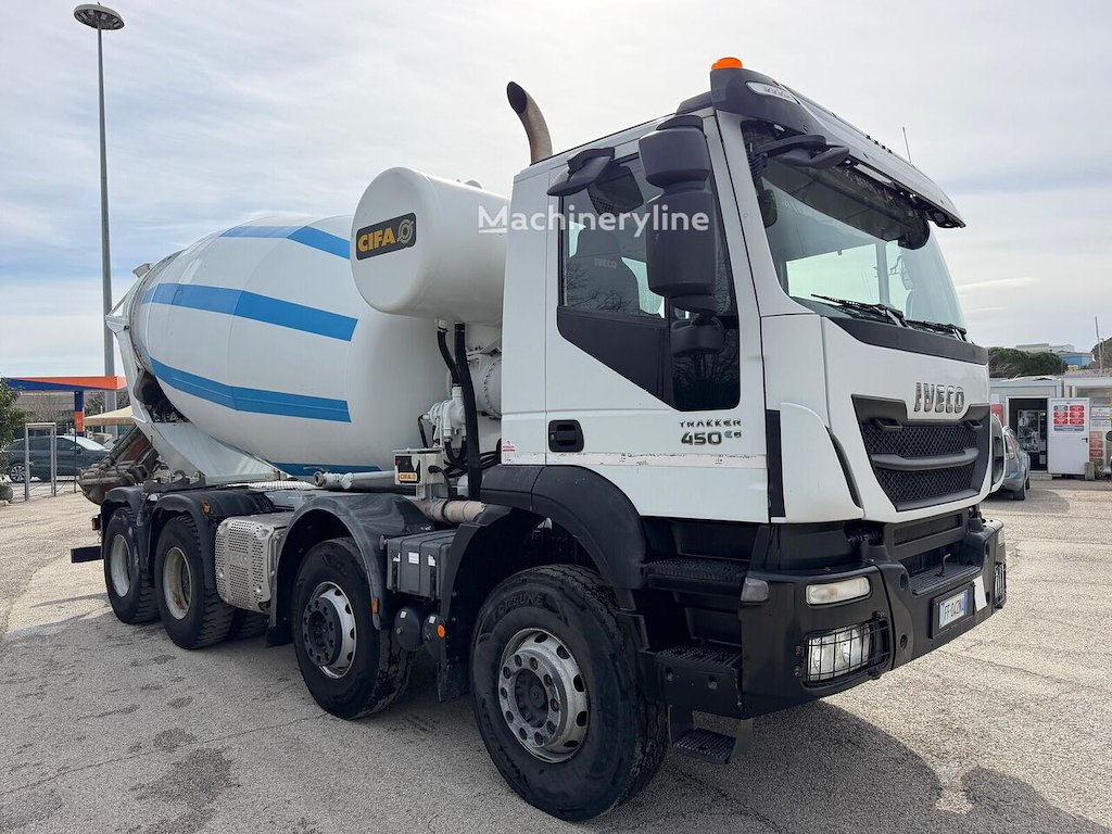 Cifa RY1300 na šasiji IVECO TRAKKER 450 kamion s mešalicom za beton