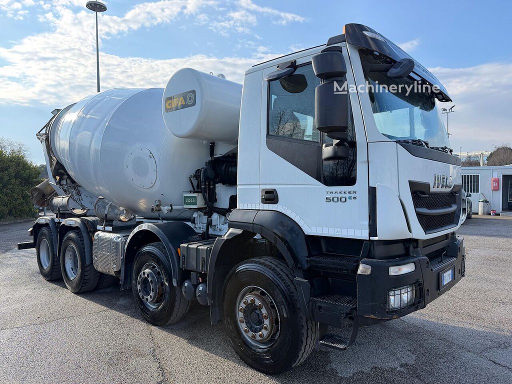 Cifa RY1300 na šasiji IVECO TRAKKER 500 kamion s mešalicom za beton