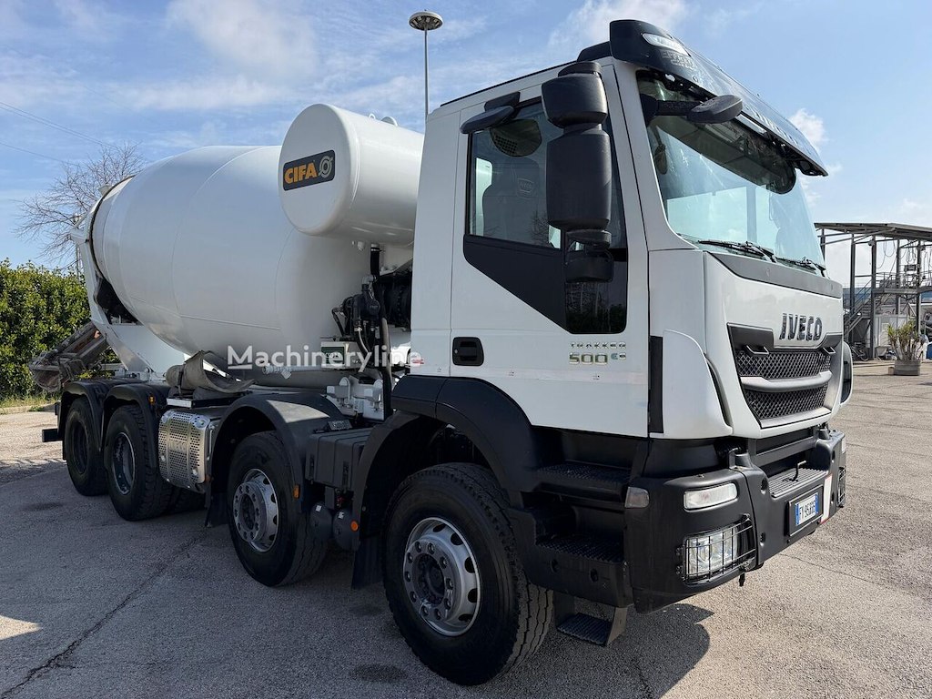 Cifa RY1300 na šasiji IVECO TRAKKER 500 kamion s mešalicom za beton