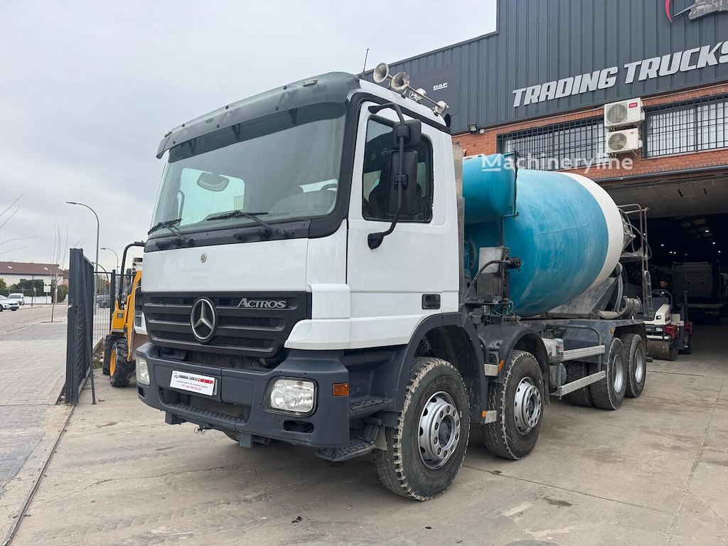 Baryval na šasiji Mercedes-Benz Actros 4141 kamion s mešalicom za beton