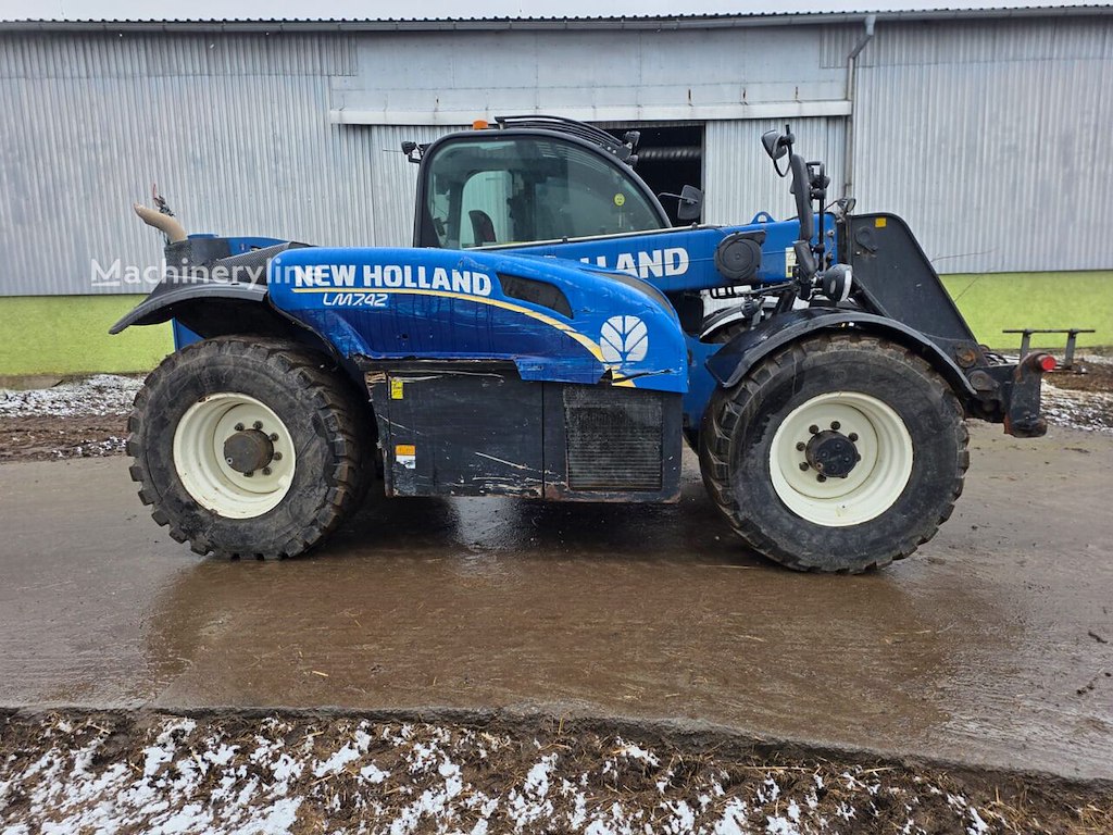 New Holland LM 742 teleskopski utovarivač