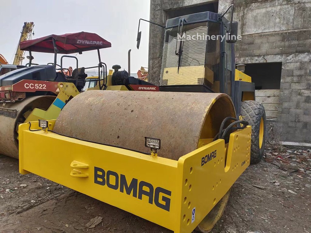 BOMAG BW217D kompaktor s jednim valjkom