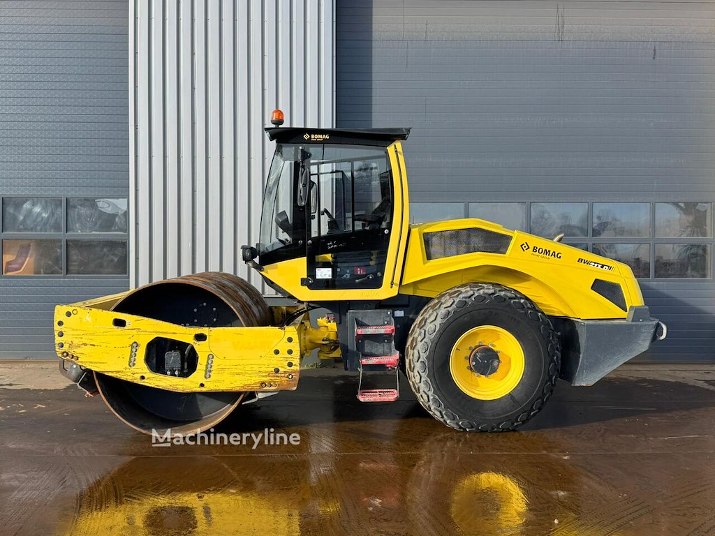 BOMAG BW213D-5 kompaktor s jednim valjkom