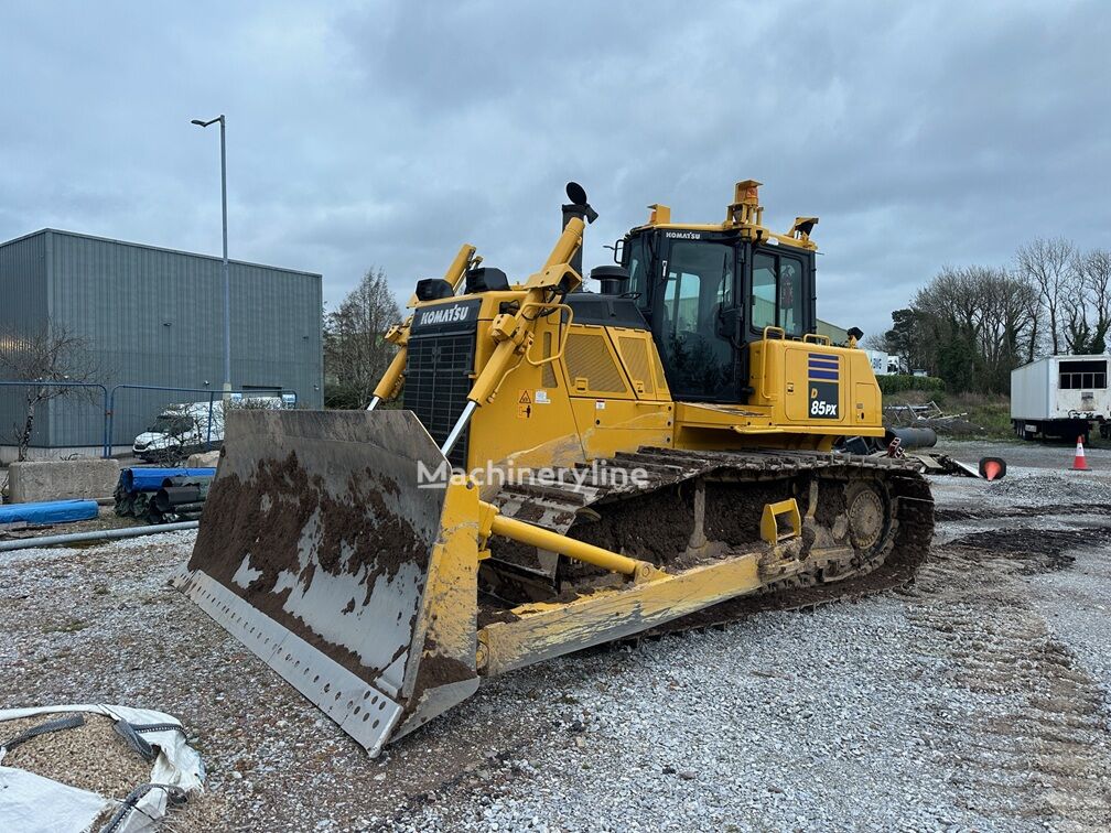 Komatsu D85 buldožer